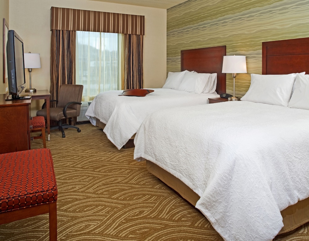Hampton Inn & Suites Pittsburgh/Waterfront-West Homestead, Pittsburgh ...