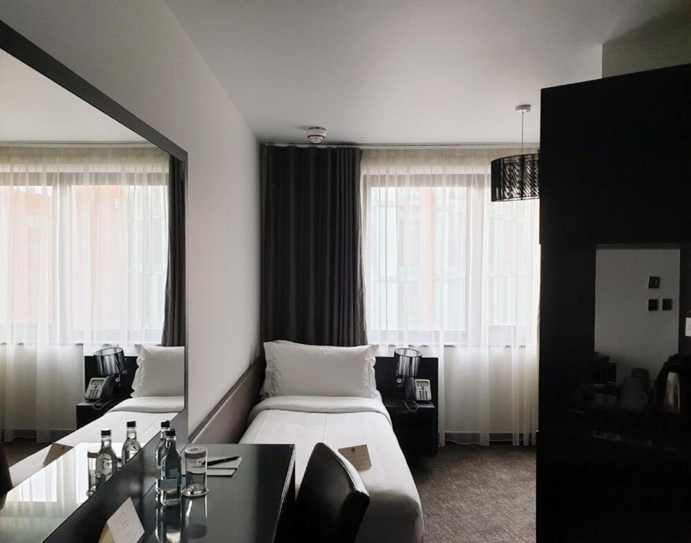 The Westbridge Hotel, London: $77 Room Prices & Reviews | Travelocity