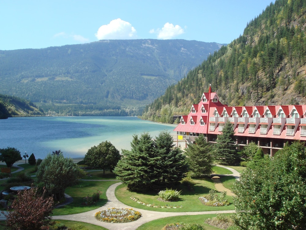 Three Valley Lake Chateau: 2019 Pictures, Reviews, Prices & Deals ...