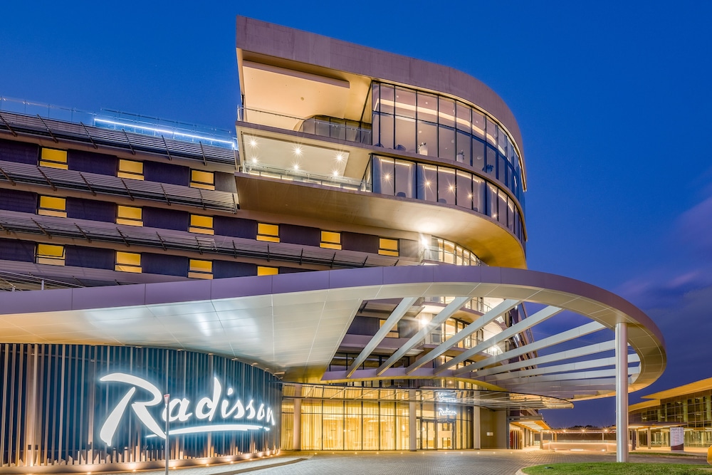 Radisson Hotel & Convention Centre Johannesburg, O.R. Tambo in ...