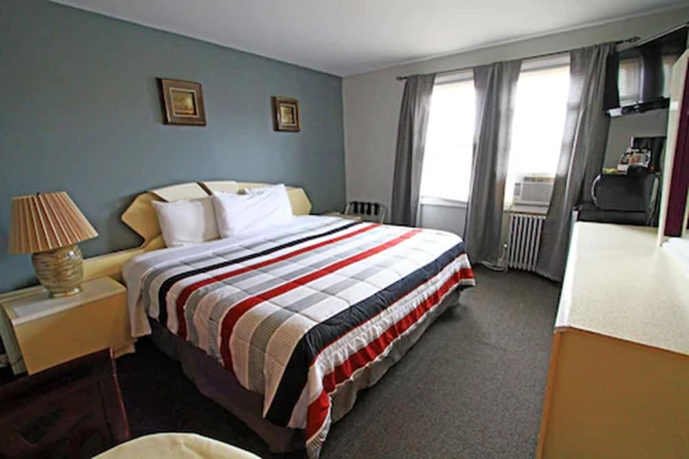 Jones Beach Hotel in Wantagh | Best Rates & Deals on Orbitz