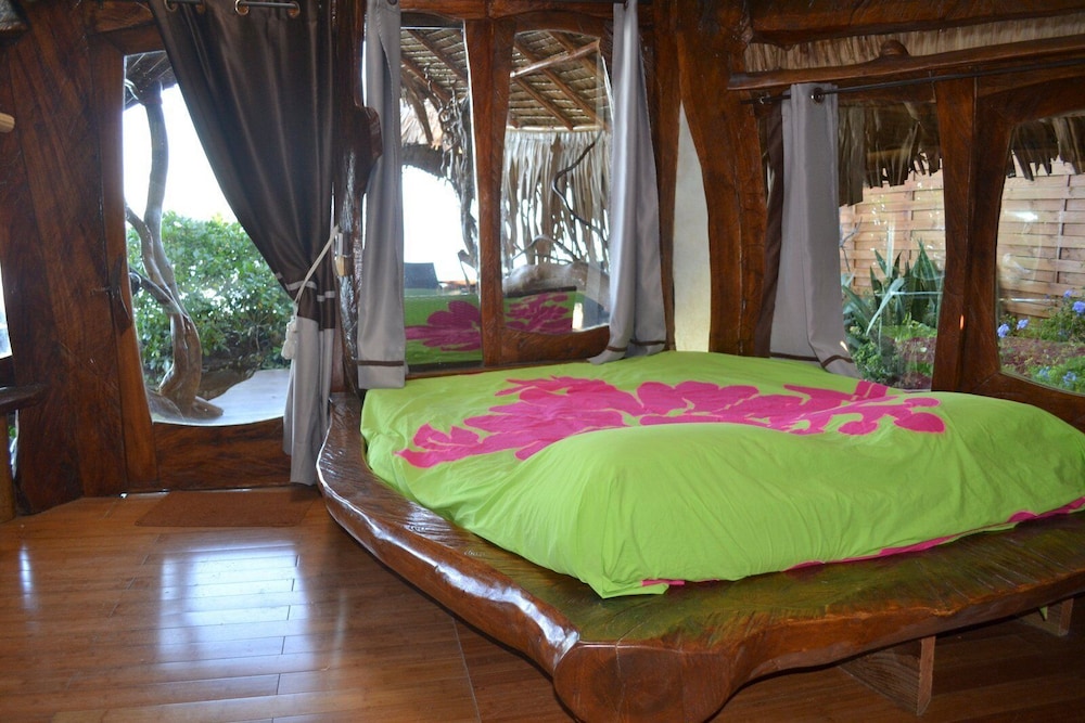 beach front bungalow in paea tahiti - Toetoe | Vrbo