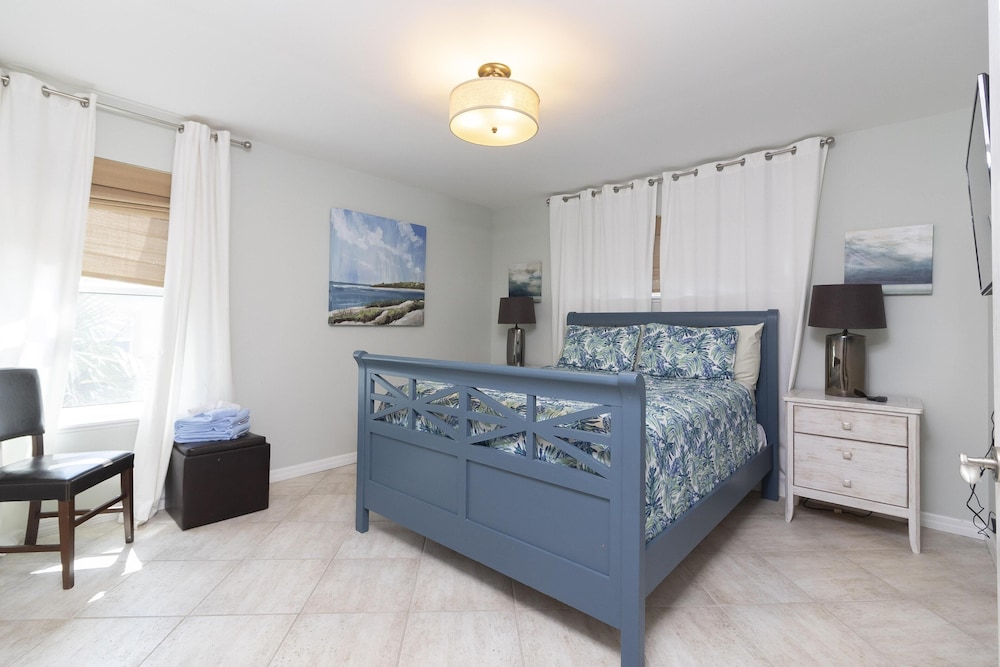 Vilano Beach ~ Oceanfront Home ~ Private Walkover! - Vilano Beach | Vrbo