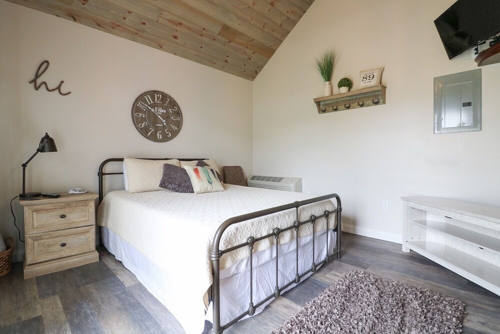 Caboose - Close to the Ark Encounter - Dry Ridge | Vrbo