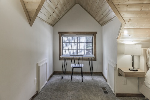 Renovated Gorgeous Family Friendly Cabin - Donner Lake, CA