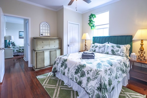 Classy Condo W Spacious Backyard Patio 3br|2ba - Gretna, LA