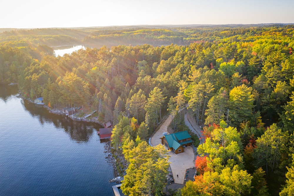 Stunning 4 Season Lake Burntside Log Cabin: Deals & Reviews (Ely, USA ...