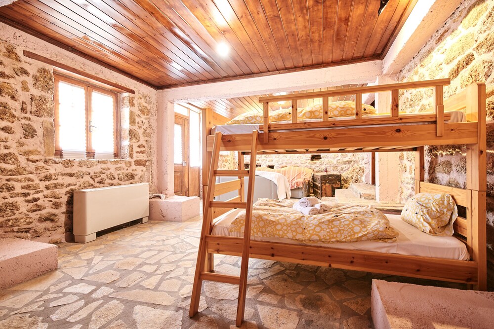 Bunk Beds-Quadruple Room - Hostel Elisson/Agroikia (Farmhouse ...