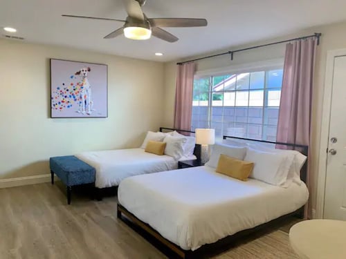 Chic Master Suite - Huntington Beach, CA
