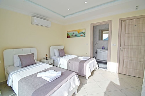ÖLüdeniz'de 4 Odalı ÖZel Havuzlu Lüks Villa (Slvr) - Hisarönü