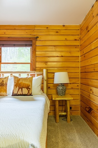 Breathtaking Mountain View Lodge W/hot Tub, Pool Table & Air Hockey - Wellsboro, PA