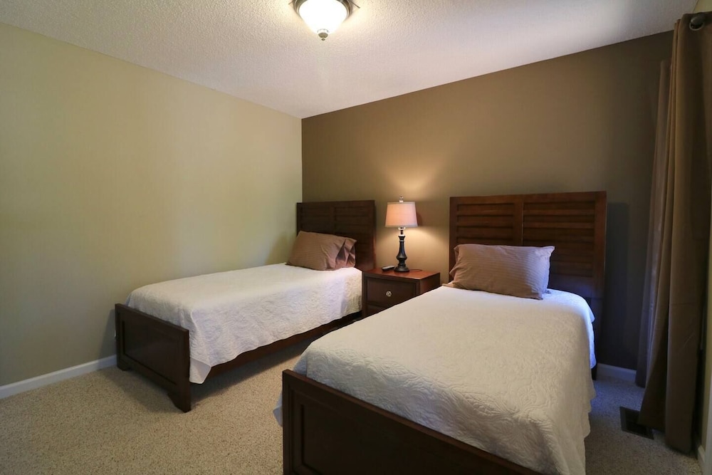 Birdie House located off Pinehurst #6. Whole house near 39 golf courses ...
