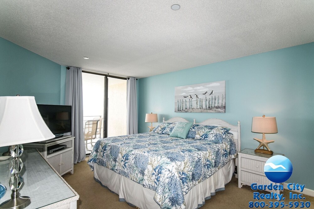 Three-Bedroom Corner Unit - Ideal Height - Garden City | Abritel