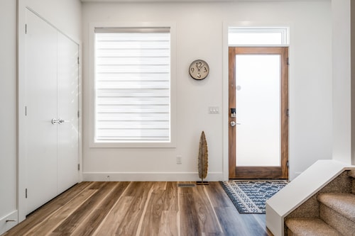 Free Parking, Pet Friendly, 3 Bdr, Prime Location - Calgary