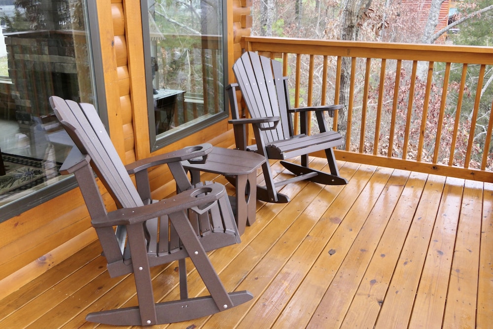Roger That! New Htd Pool Cabin 1 mile from Pigeon Forge/Gatlinburg ...