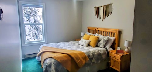 Cozy 2 Bedroom Ski In/out In Village! - Big White Ski Resort, BC