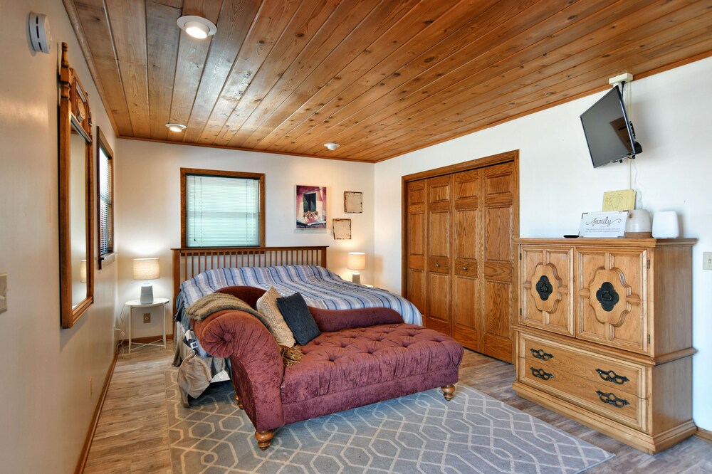 Opening May weekend and June weekday Openings! Lake Superior Lake-Front ...