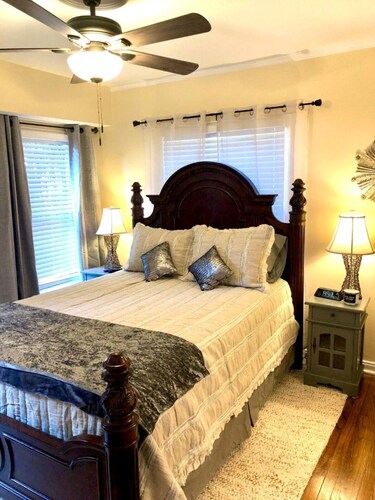 Lower Greenville Bungalow - Highland Park, TX