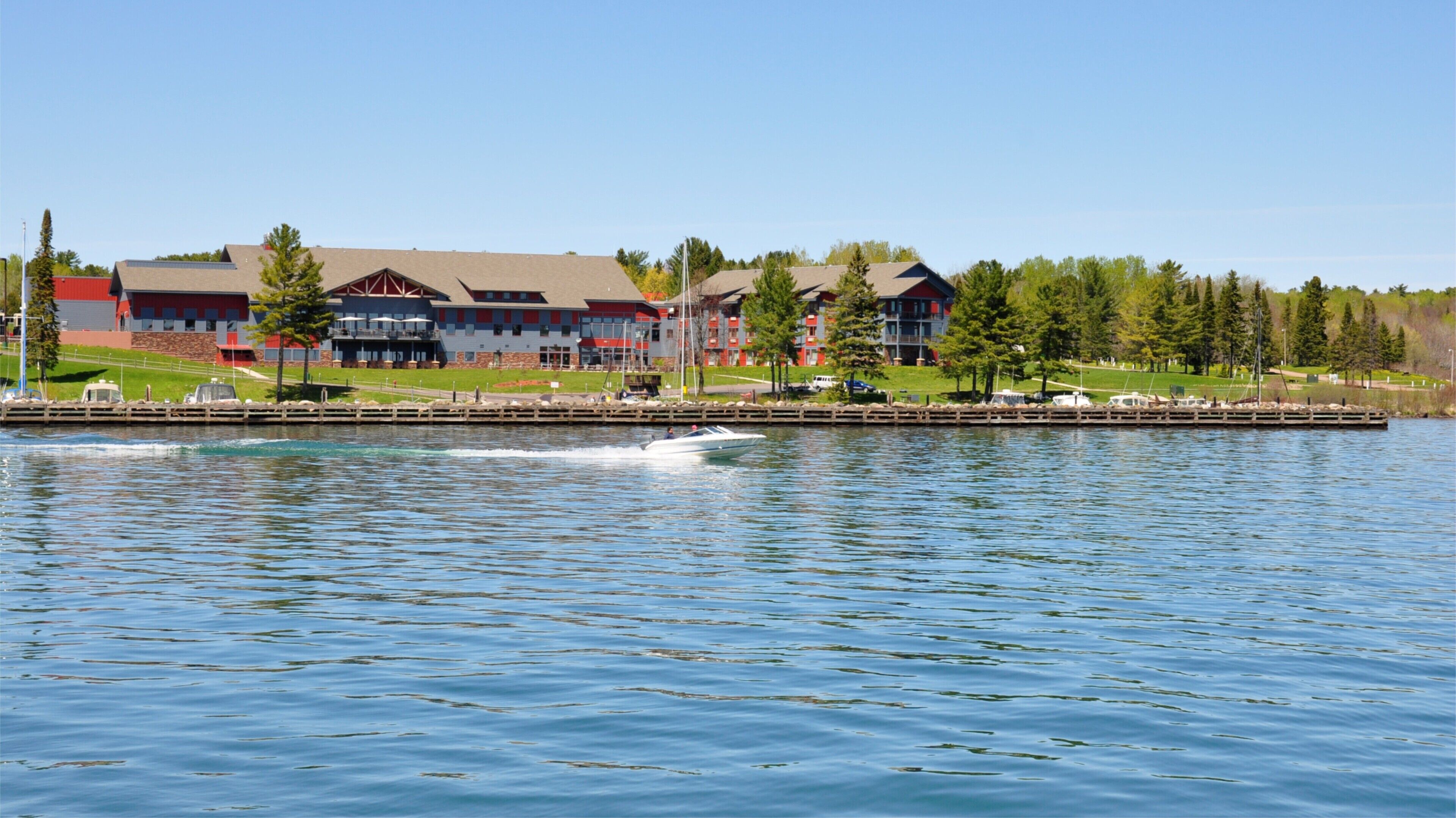 The Washburn Inn - On the Lake in Washburn, WI | Expedia