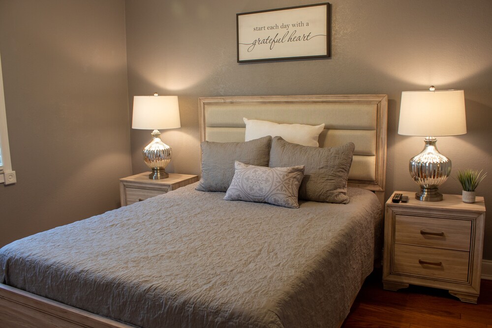 Quiet home with Salt Water Heated Pool, next to Largo Golf Course & IRB ...