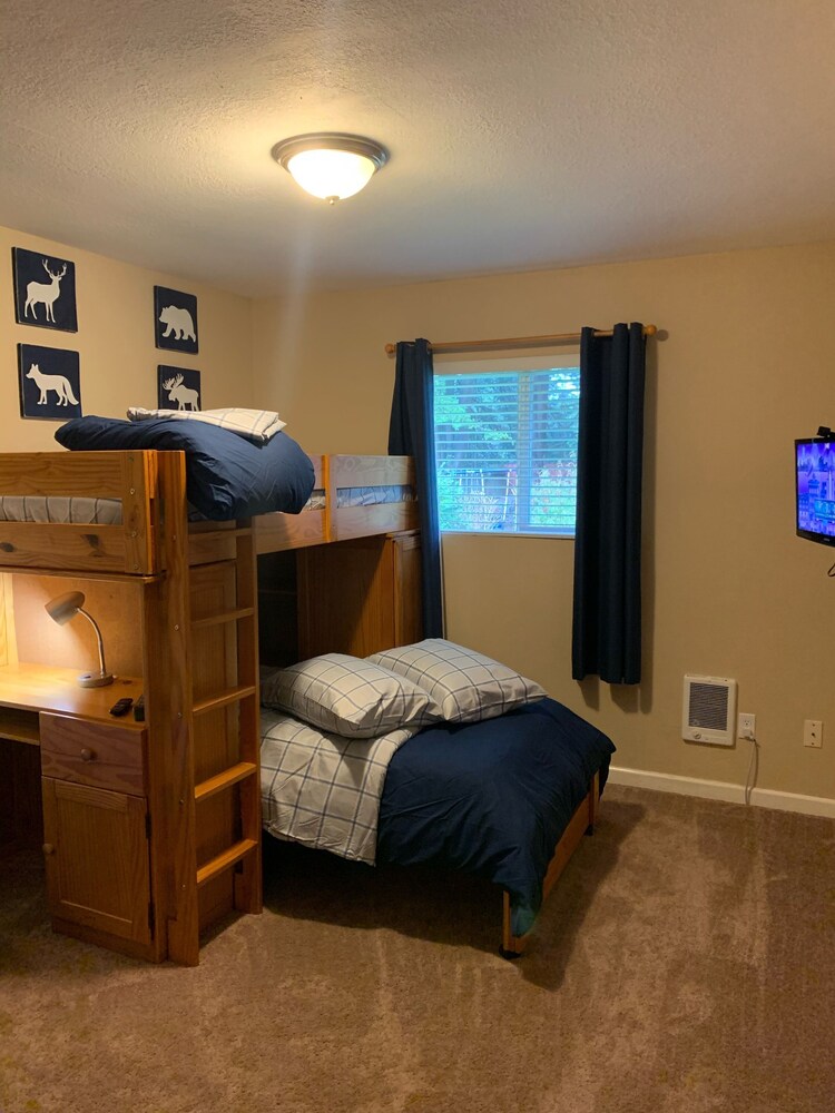 The Rustic Modern Retreat - Del Norte County | Vrbo