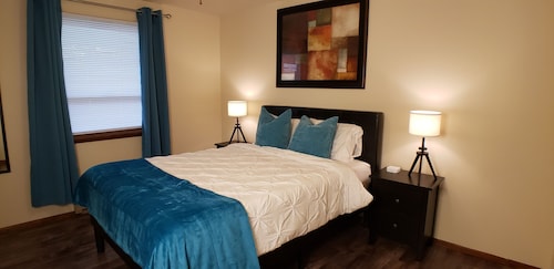 Cozy 2br Apartment With Tons Of Amenities/disney+_youtubetv_fastwifi/garage - Aurora