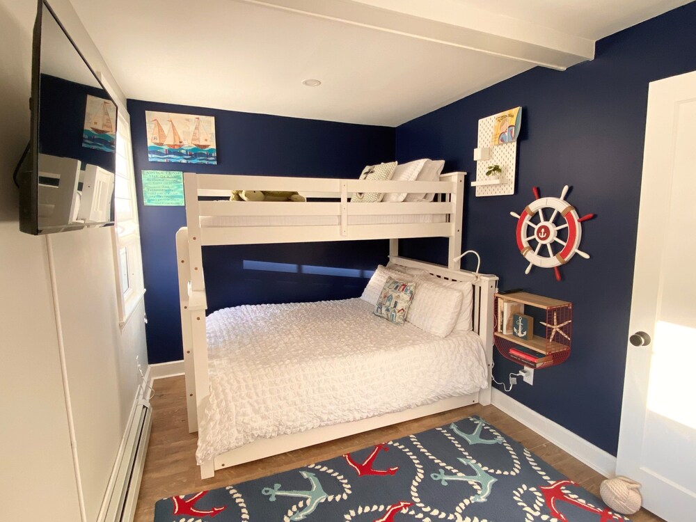 Buzzards Bay Cottage w/ water views and beach pass. - Bliss Corner | Vrbo