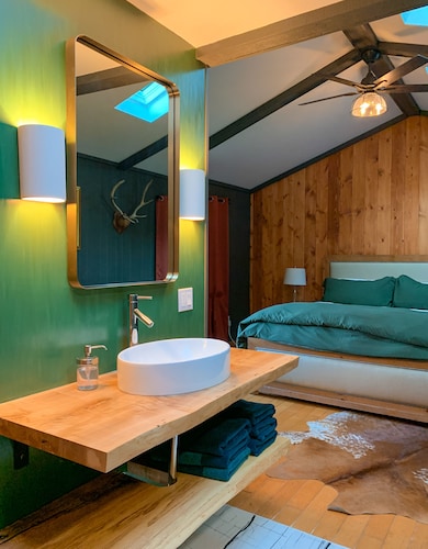 Island Lake Estate: Secluded Waterfront Cabin On 17 Acres. Pet Friendly! - Wisconsin