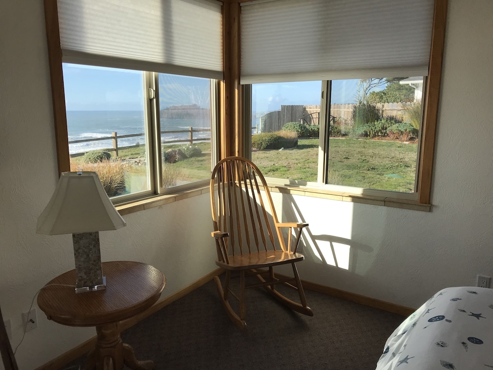 Enter the "Garage House" and step into sublime ocean front living ...