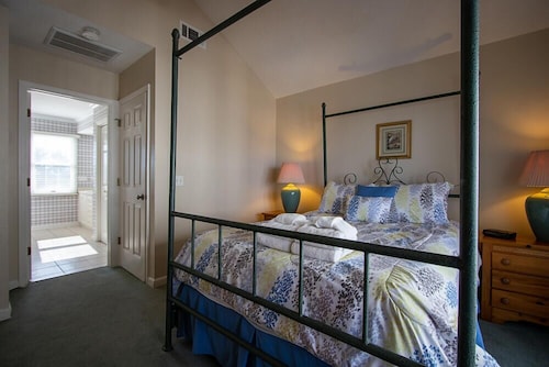 709 Ocean Cottage - Edisto Beach, SC