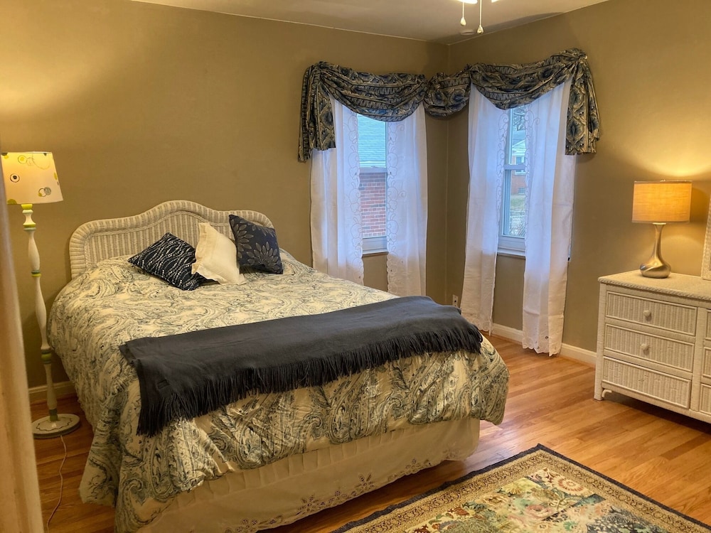 FIFTIES CLASSIC: cozy, convenient, comfortable - St. Louis | Vrbo