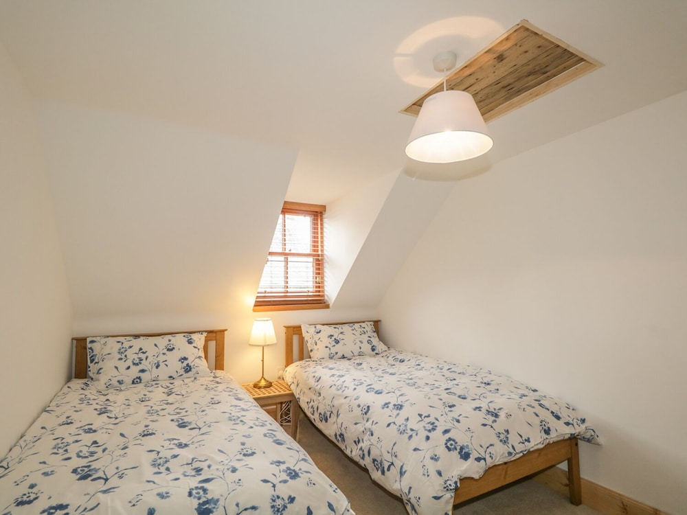 11 VILLAGE, pet friendly, character holiday cottage in Portsoy ...