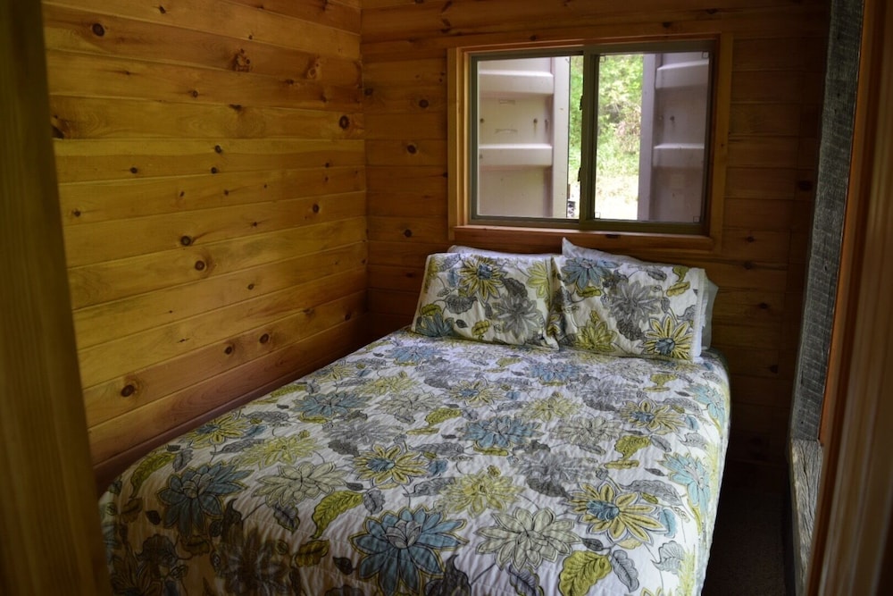 The WOODS Shipping Container Cabin-High Speed WiFi!-Hot Tub!-Covered ...