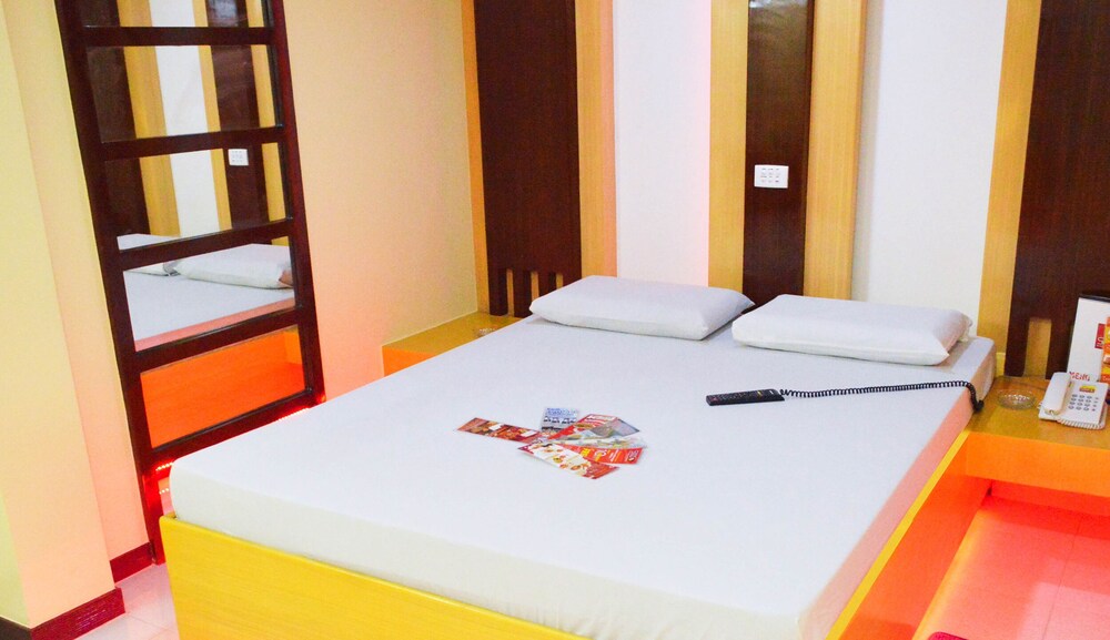 Hotel Sogo Timog Ave., : Room Prices & Reviews | Travelocity