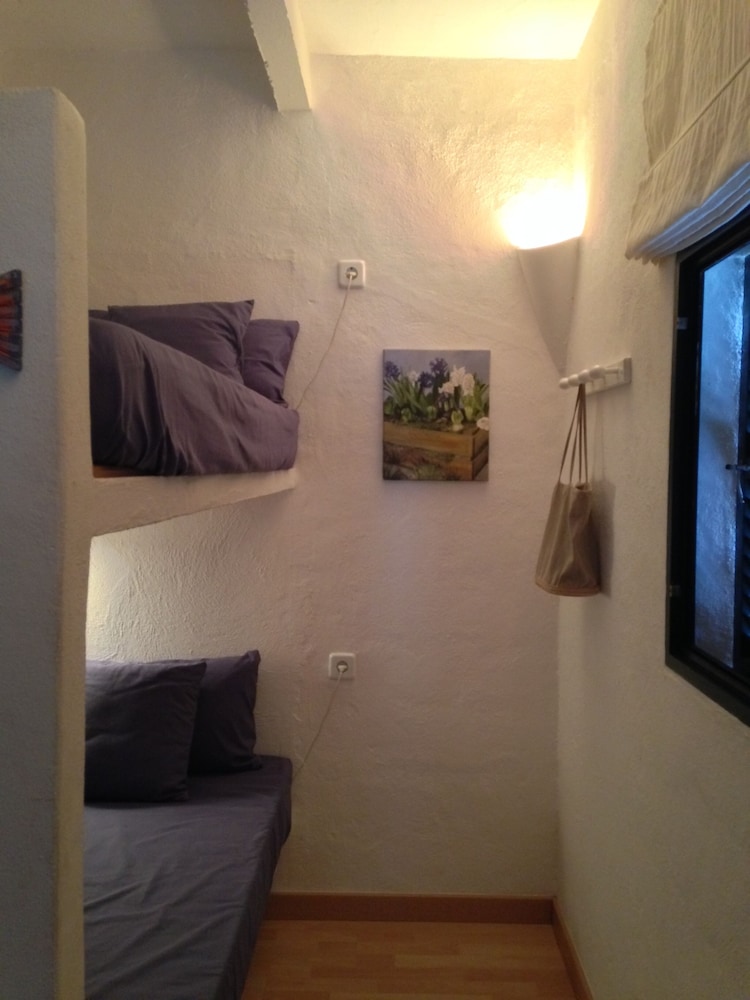 Cozy apartment in front of the sea - Binisafua | Vrbo