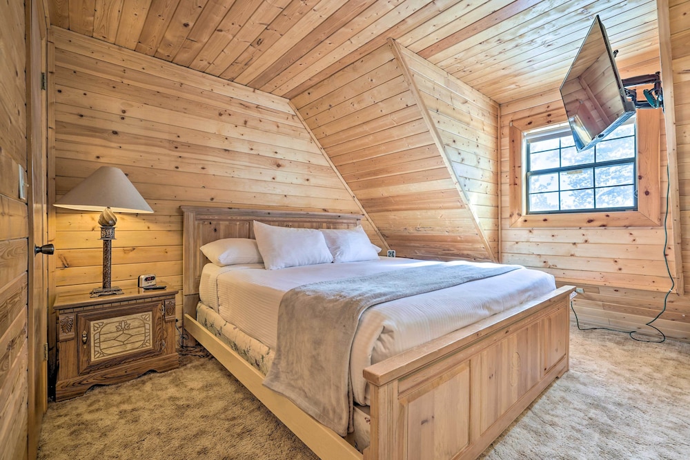 Rustic Duck Creek Village Cabin w/ Fire Pit! - Duck Creek Village | Vrbo