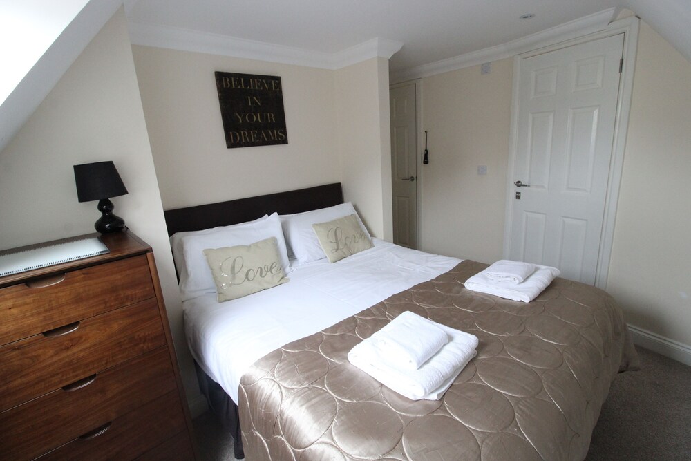 Westcliff House - 4 Bedrooms Reviews, Deals & Photos 2025 - Vrbo