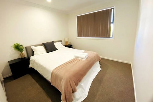 Kellyville Spacious Modern House | Park&lake - Sydney
