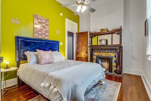 Adorable Mid City 2 Bedroom Centrally Located! - Metairie, LA