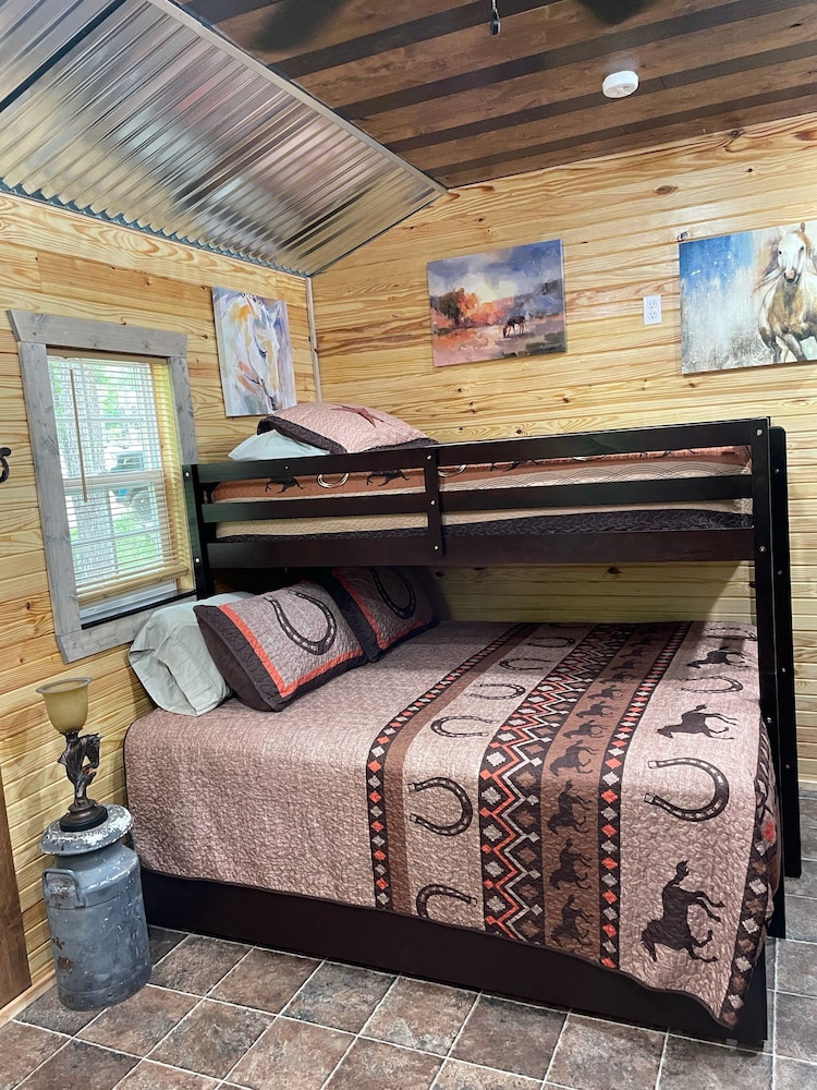 Secluded Ozarks Bunk House Cabin at Old Desperado Ranch - Shannon ...