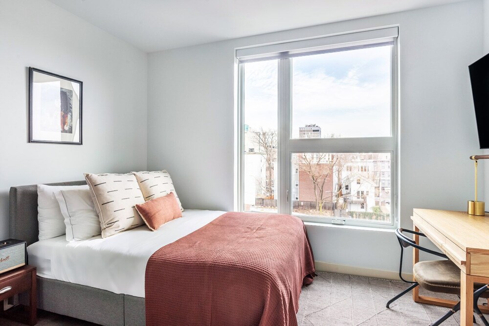 Airy Central Square Studio w/Doorman, near Charles River, by Blueground ...