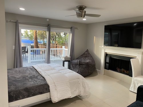 Sand House On The Water By Hallway Destinations - Brentwood, CA