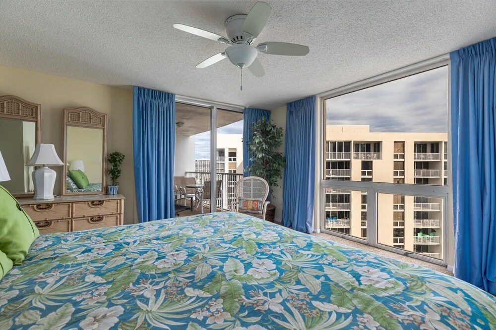 NEWLY RENOVATED! BEAUTIFUL DESTIN BEACHFRONT CONDO WITH BREATHTAKING ...