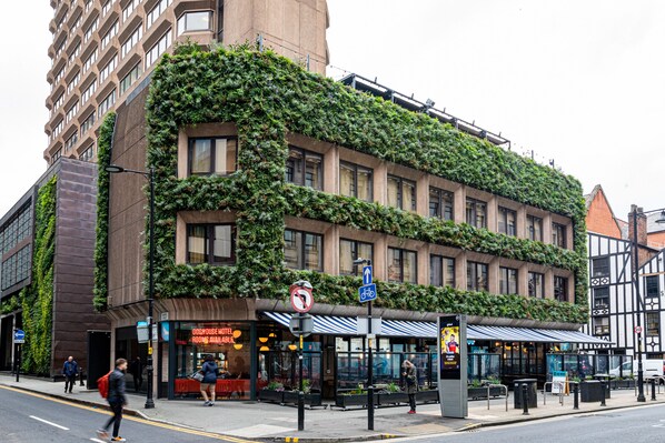 BrewDog DogHouse Manchester, Manchester: Info, Photos, Reviews | Book ...