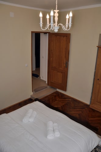 Central 2 Bedroom Home+free Parking In Courtyard - Brașov