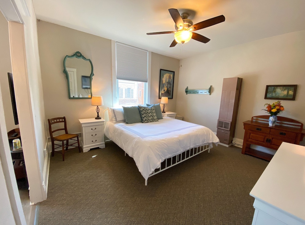 Luxury Retreat in Prime Downtown Spring Green Location - Spring Green ...