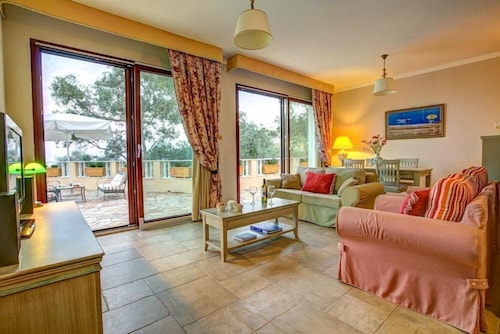 Harbor-view Villa With Private Pool - Paxi