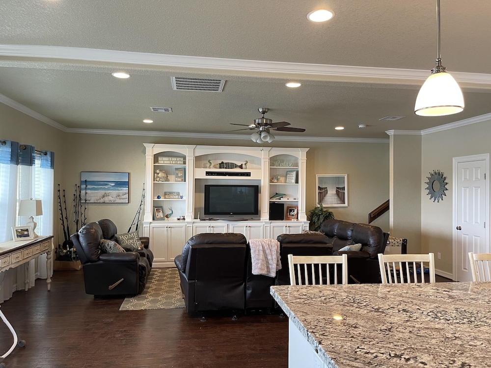 “Reeling Em Inn” waterfront home on the Colorado River. Boat slip ...