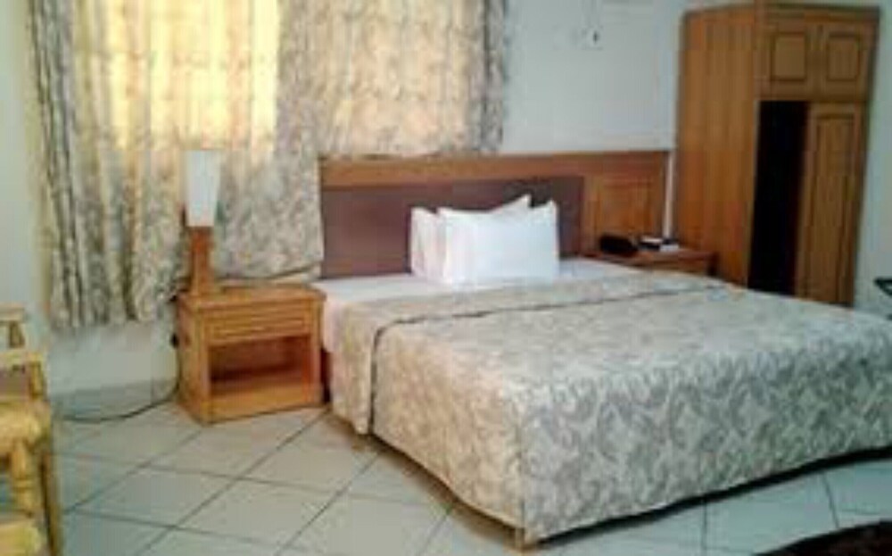 Luxurious Sunset Hotel in Kumasi, Kumasi: Room Prices & Reviews | Travelocity