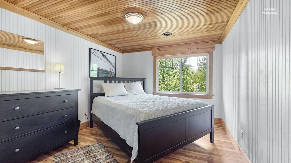 The Douglas Boathouse! Amazing location/ Sleeps 20 in comfort/ all ages ...